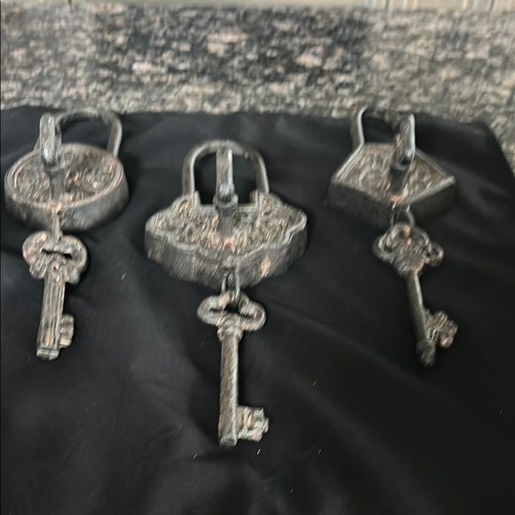 Wall Decor | Vintage Cast Irobn Padlock With Keys Wall Decor Hanging ...